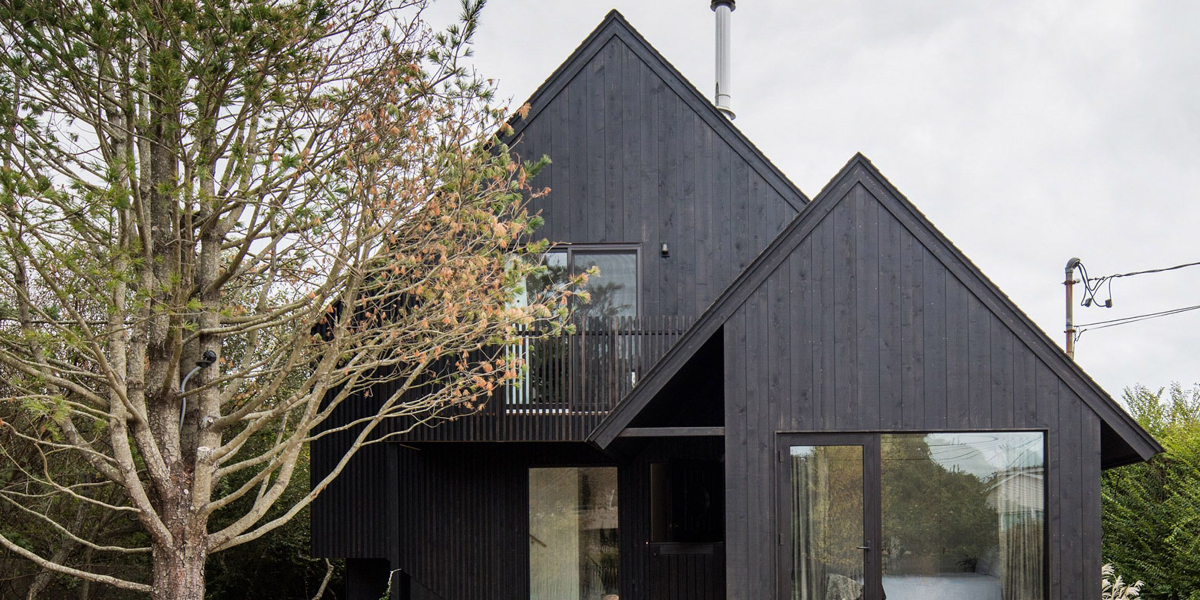 Surf House: Nowoczesna stodoła w klimacie vintage nad wodą - nowoczesna ...